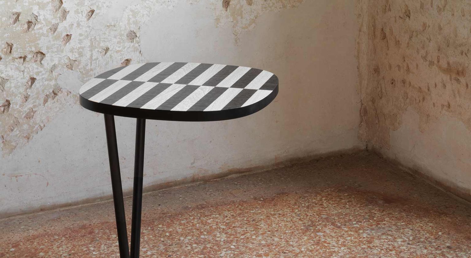 ALAYA courtesy table - Monography