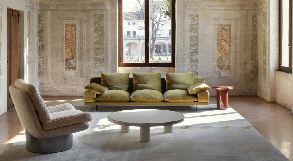 LOUISE sofa - Monography