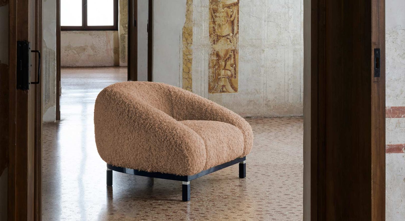 VAGUE armchair - Monography